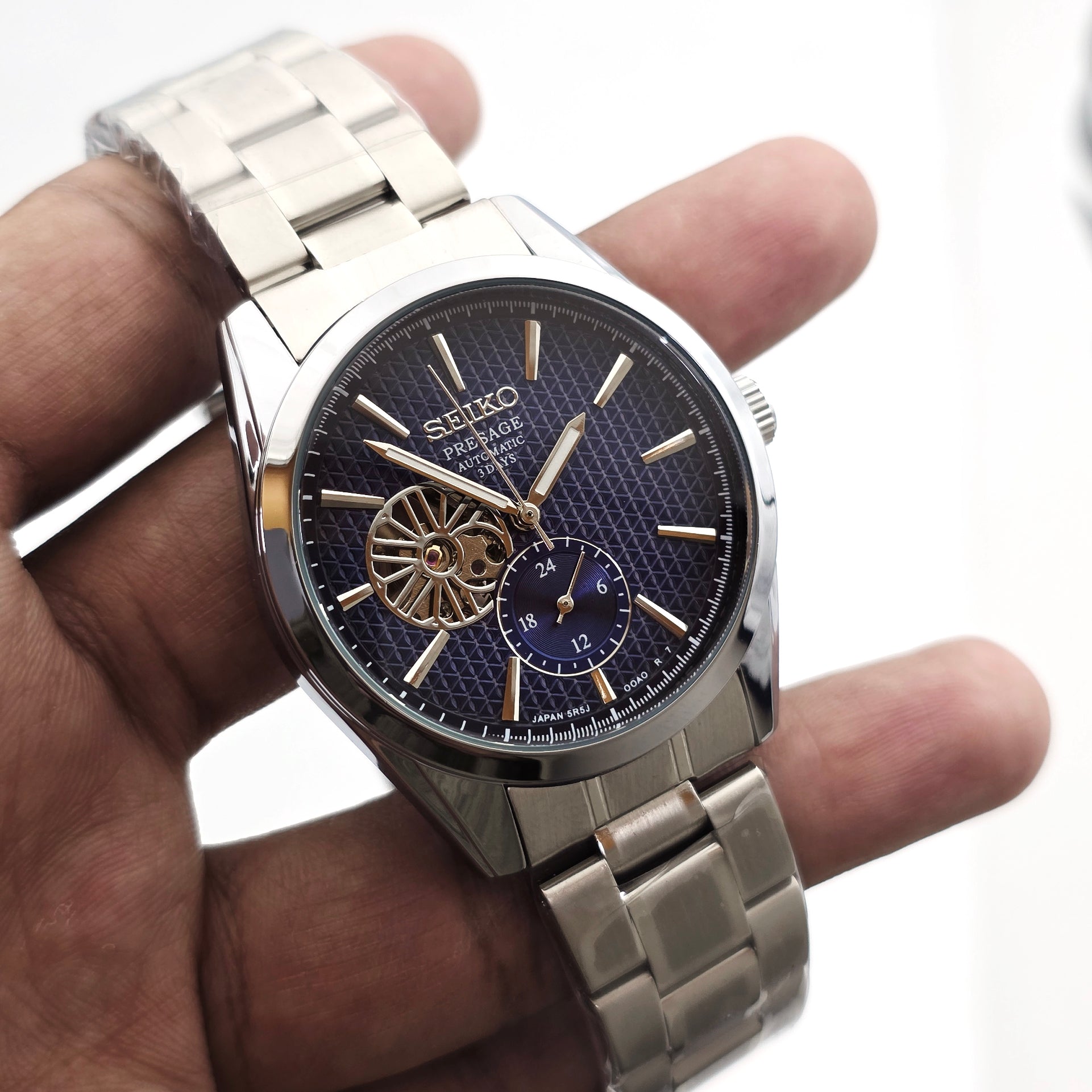 Stylish SEIKO Mechanical Watch | SKO Watch M12 A – Tanzins Creation